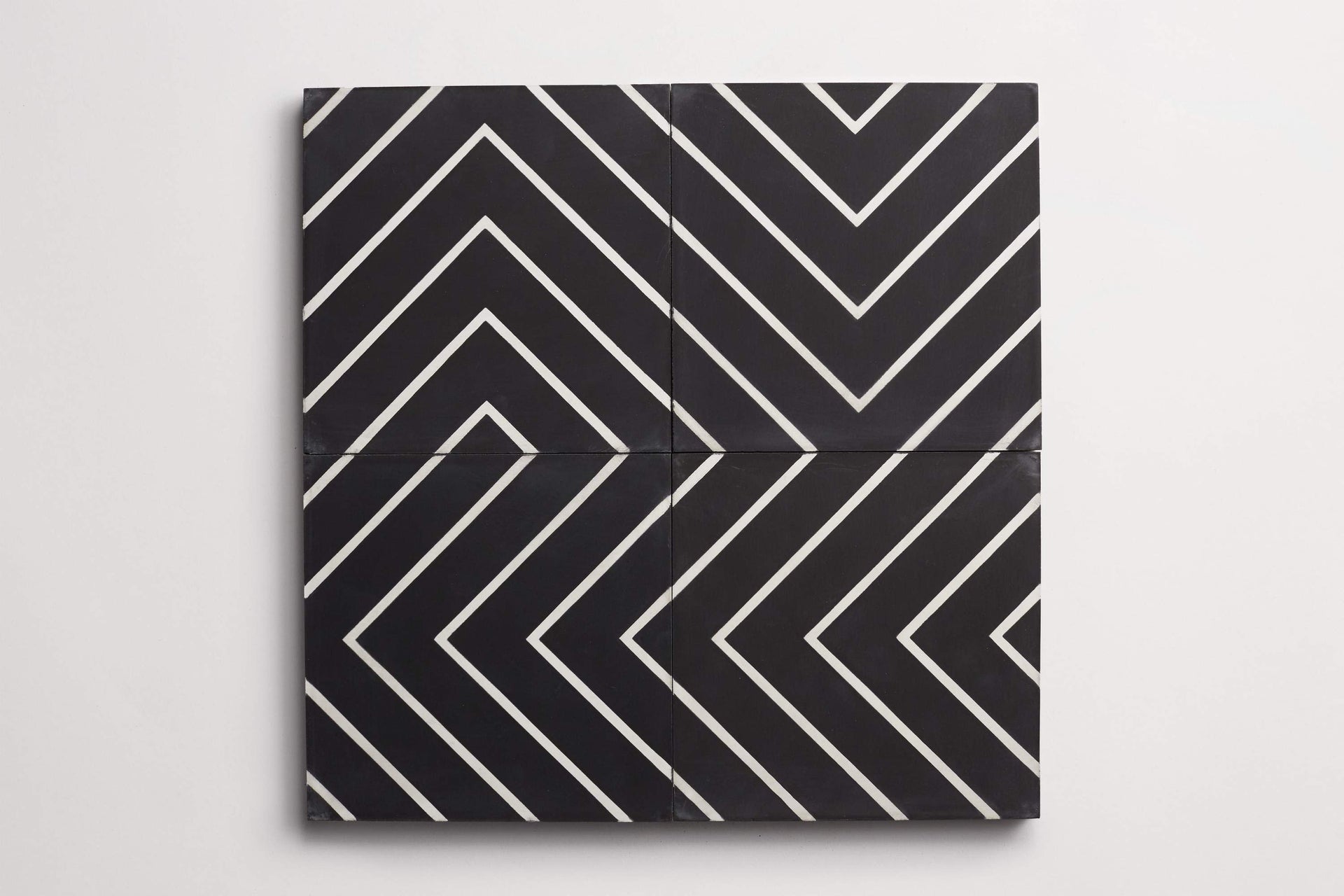 clé tile | concrete cement | zenith | pinstriped | black