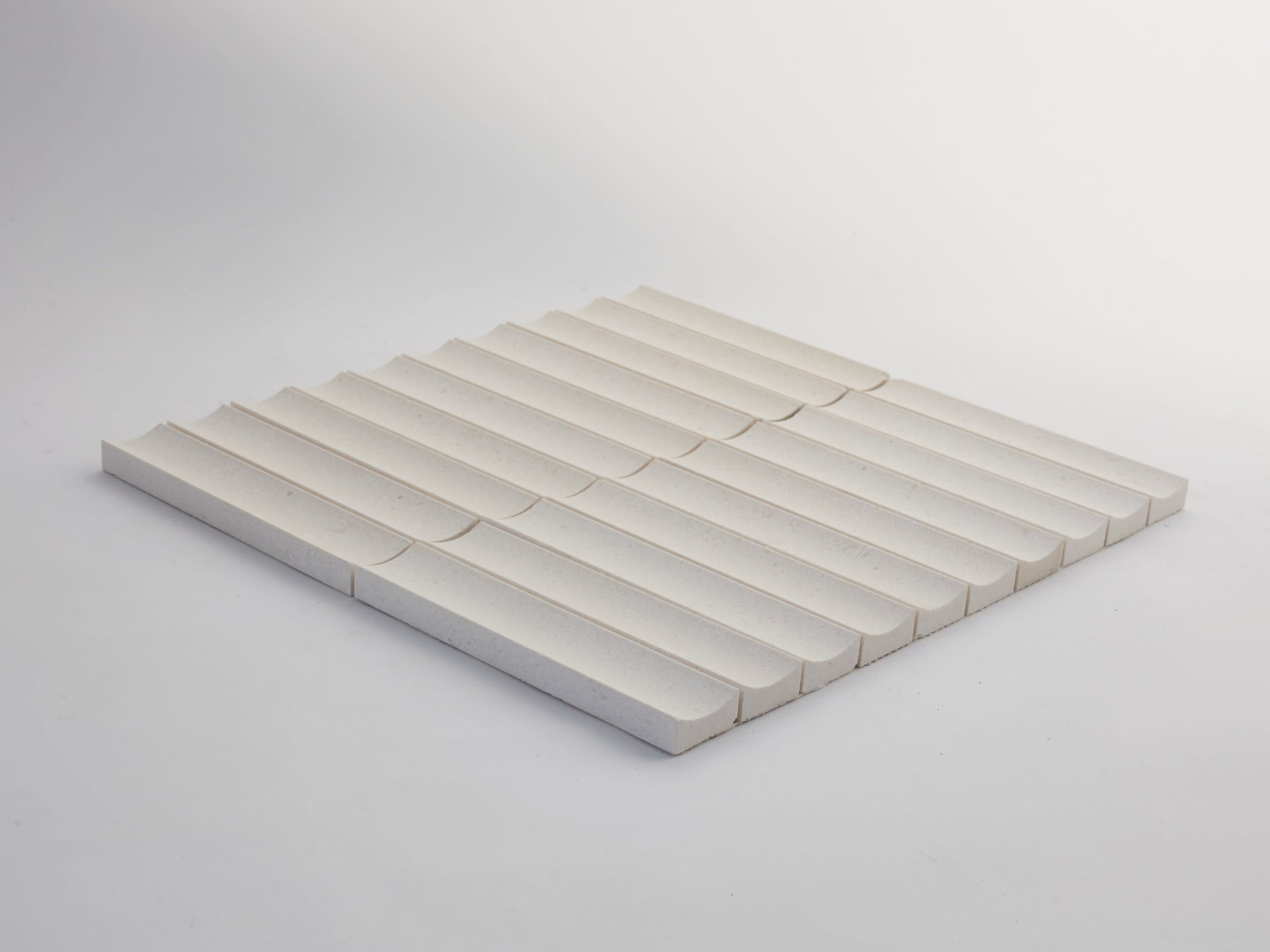 fluted white 3d-tile | limestone | etui petit lapidary | clé – clé tile