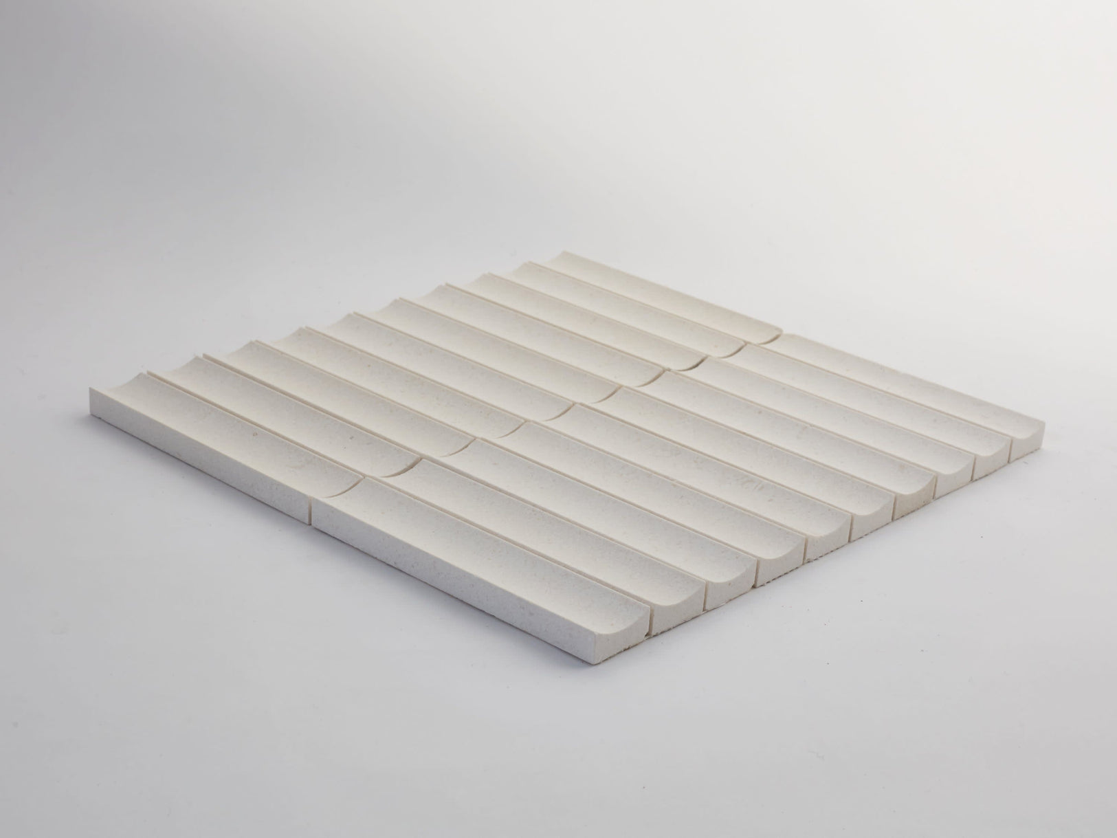 fluted white 3d-tile | limestone | etui petit lapidary | clé – clé tile