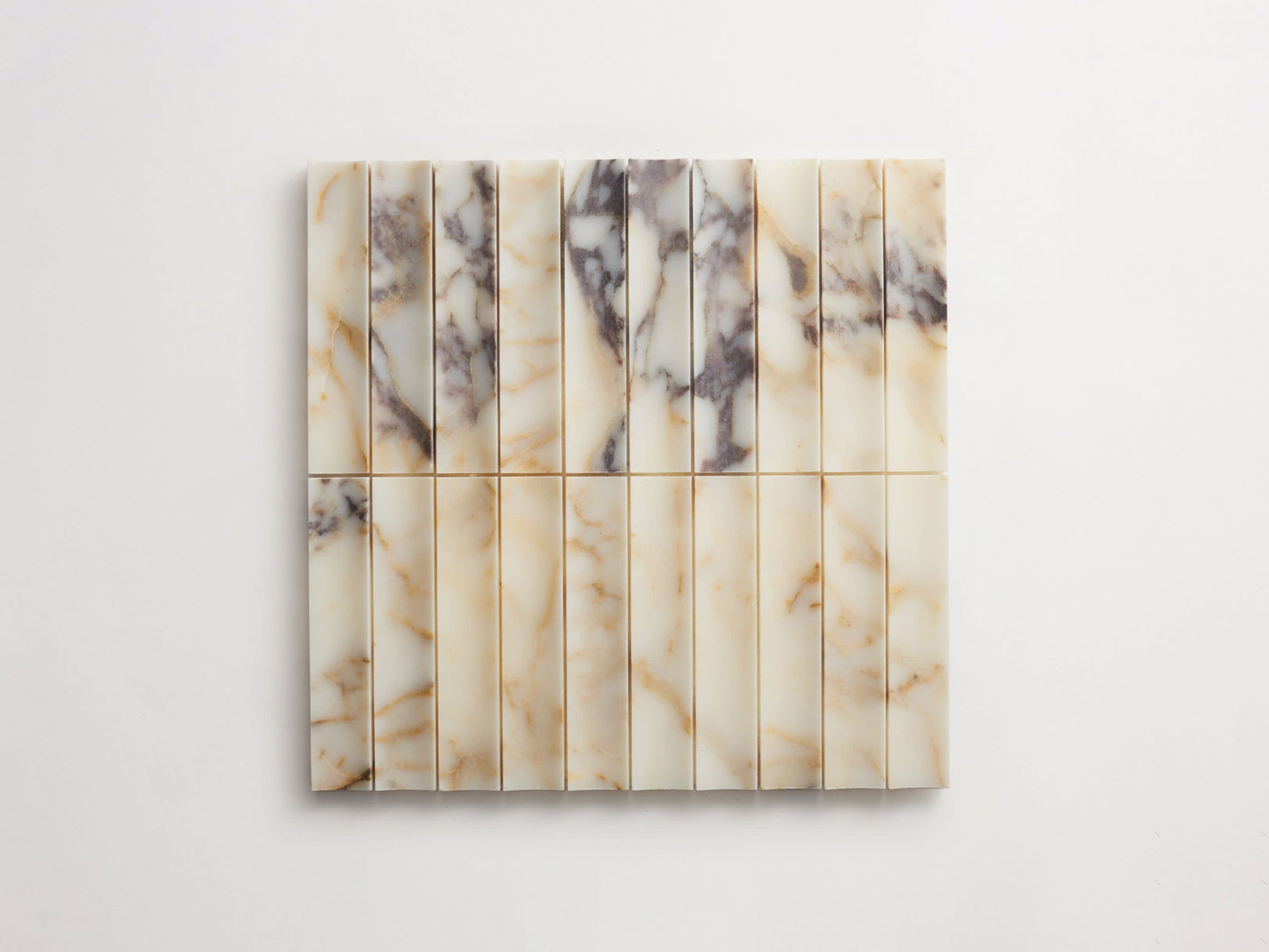 calacatta viola | fluted marble 3d-tile | etui petit | clé – clé tile